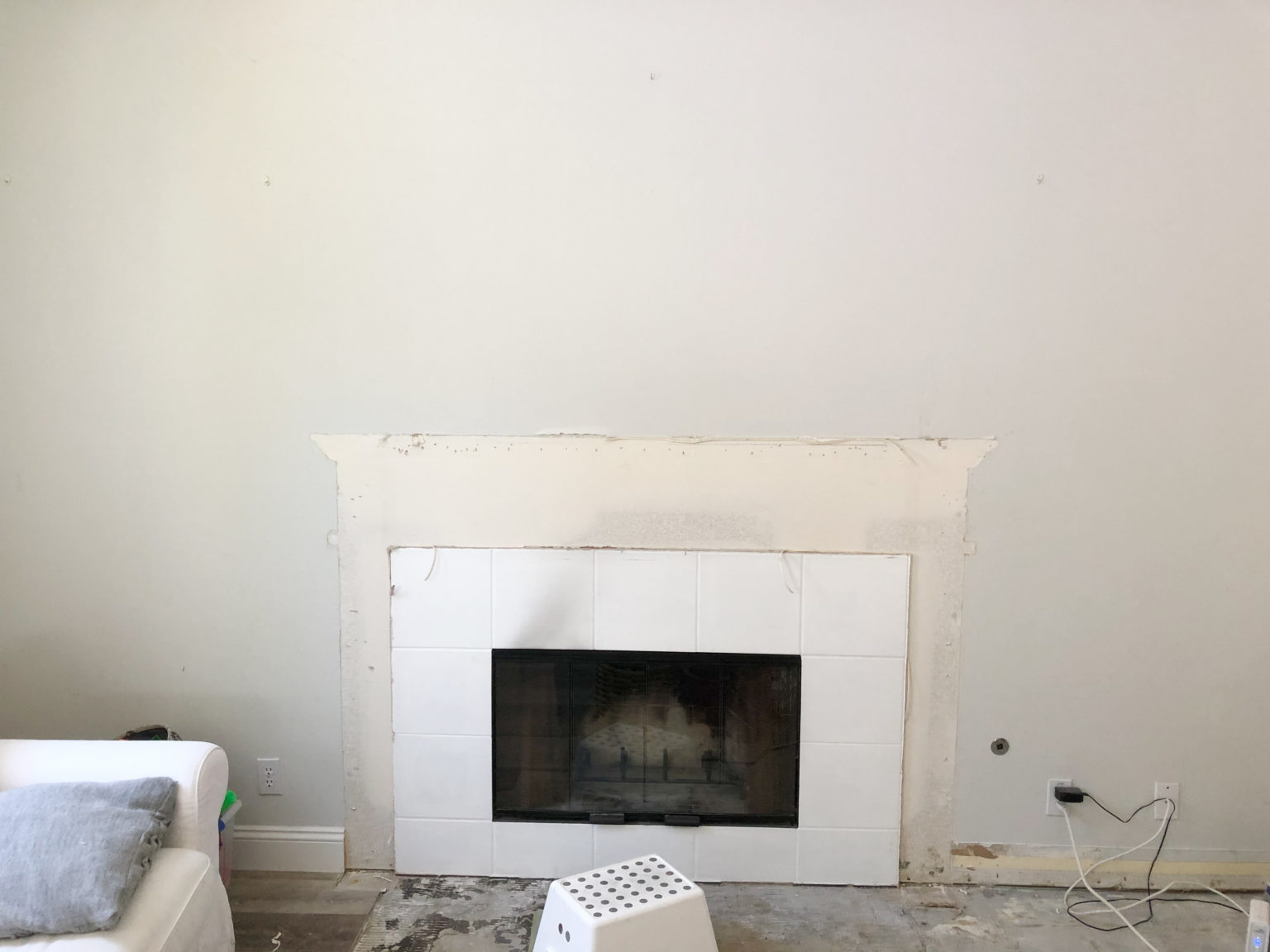 Fireplace remodel with DIY wood mantle.. - BarberellaHome